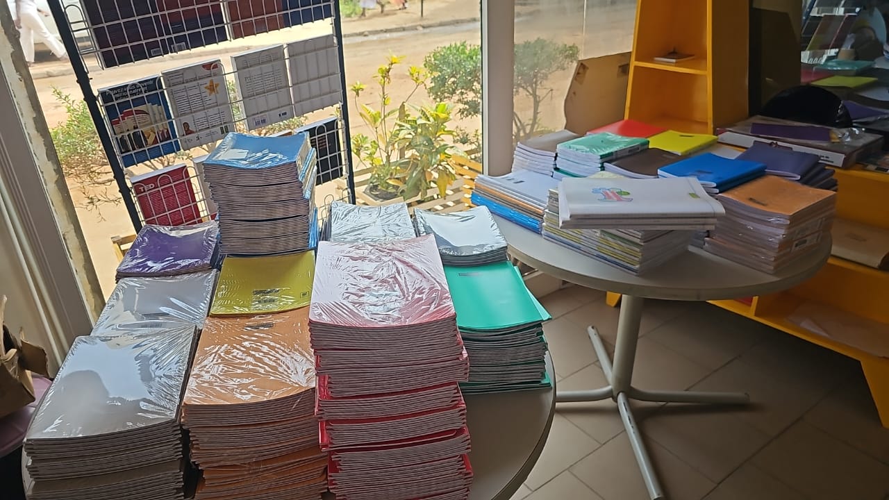 Des cahiers solides et pratiques, disponibles en plusieurs couleurs et ...